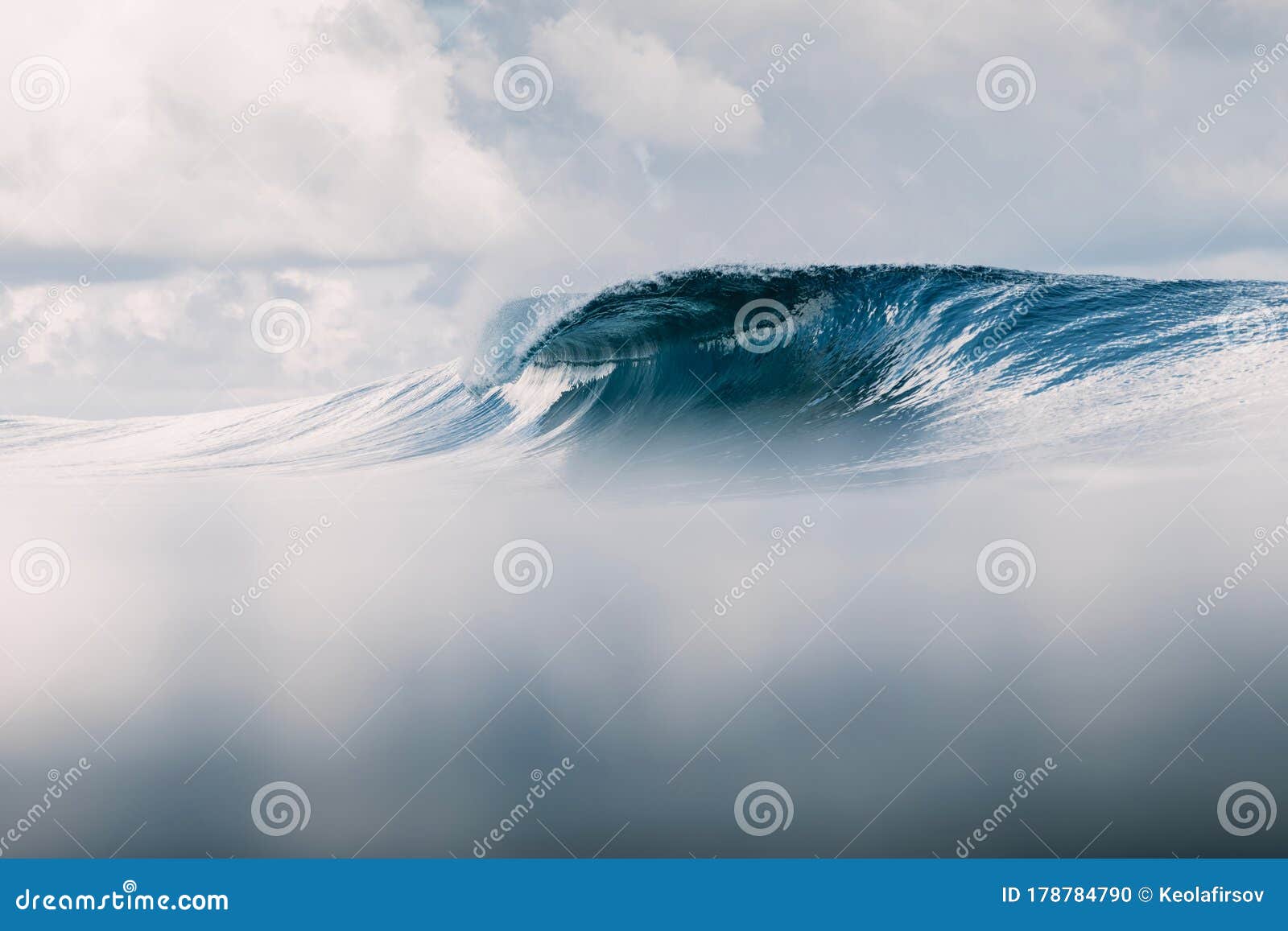Perfect Barrel Wave in Ocean. Breaking Wave with Sun Light Stock Photo ...
