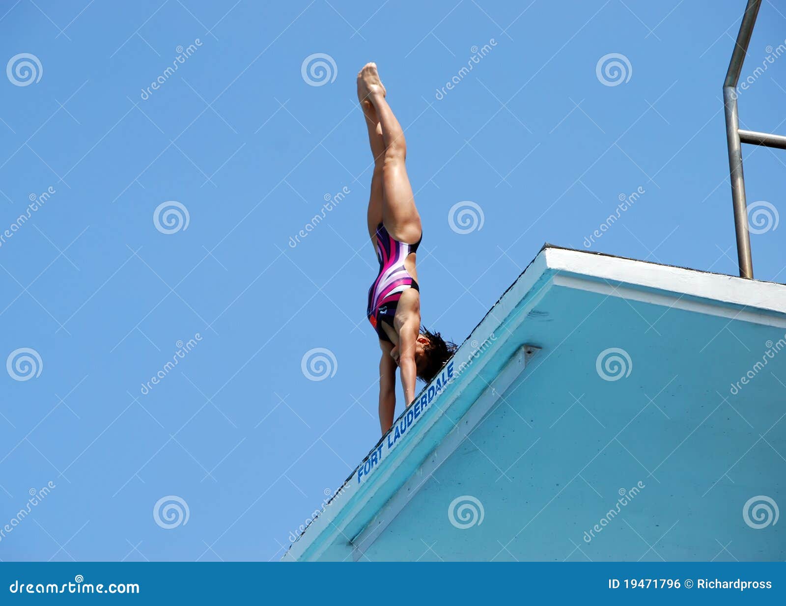 Perfect Handstand Form editorial photo. Image of diving - 19471796