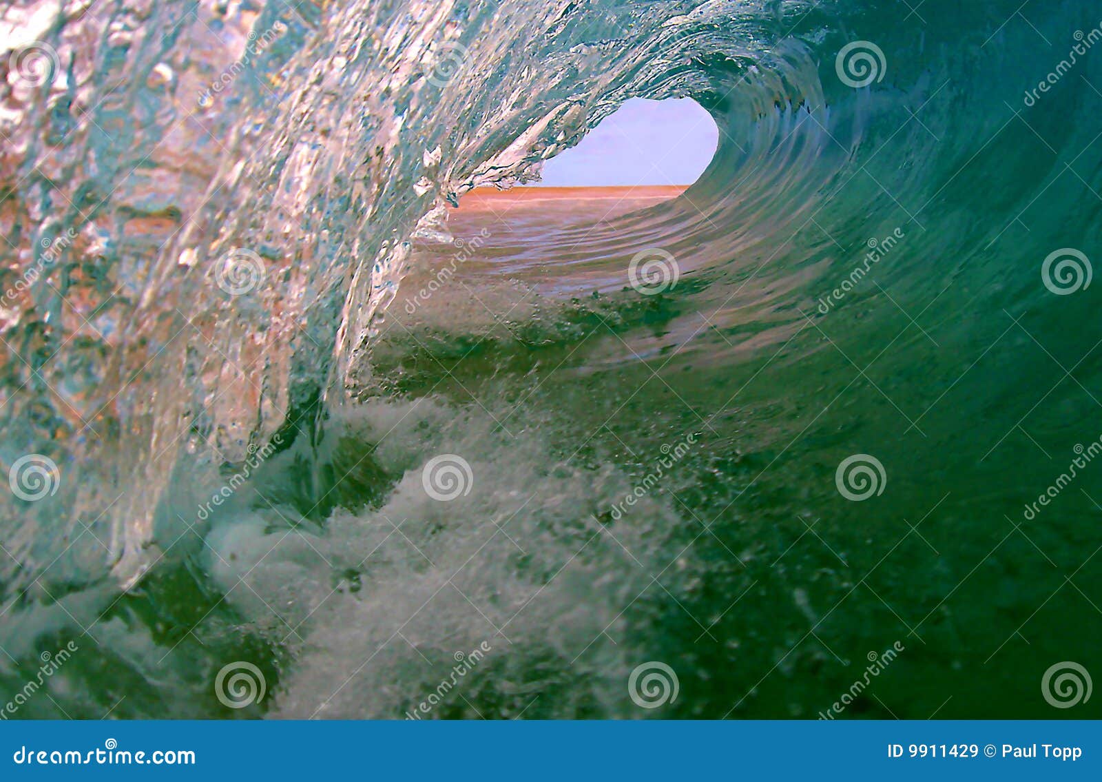 Perfekt surfa wave för hav fotografering för bildbyråer. Bild av ...