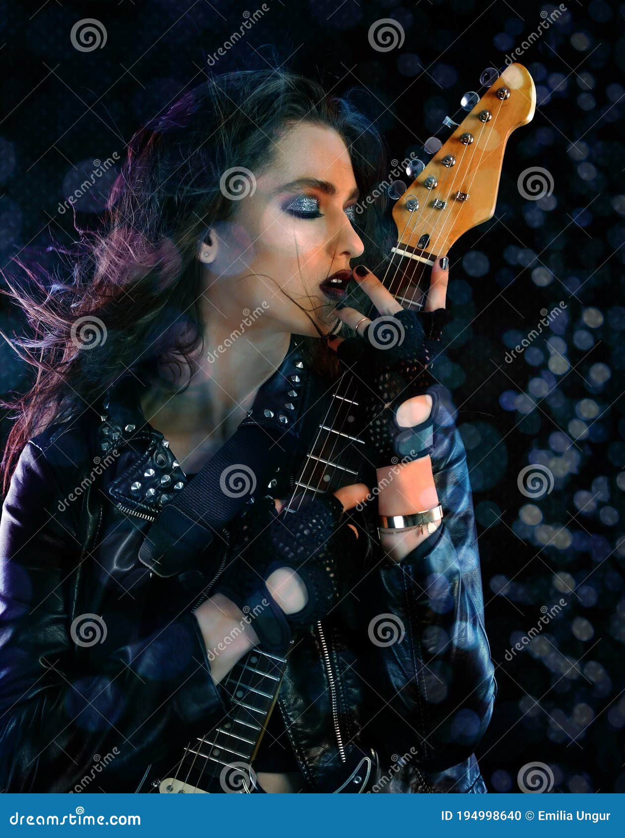 Perfil de estrella de rock foto de archivo. Imagen de fingerless ...