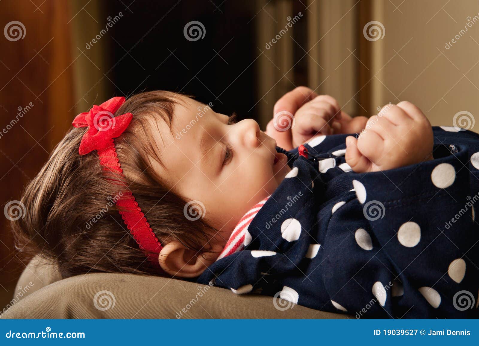 Perfil de un bebé imagen de archivo. Imagen de pelo, muchacha - 19039527