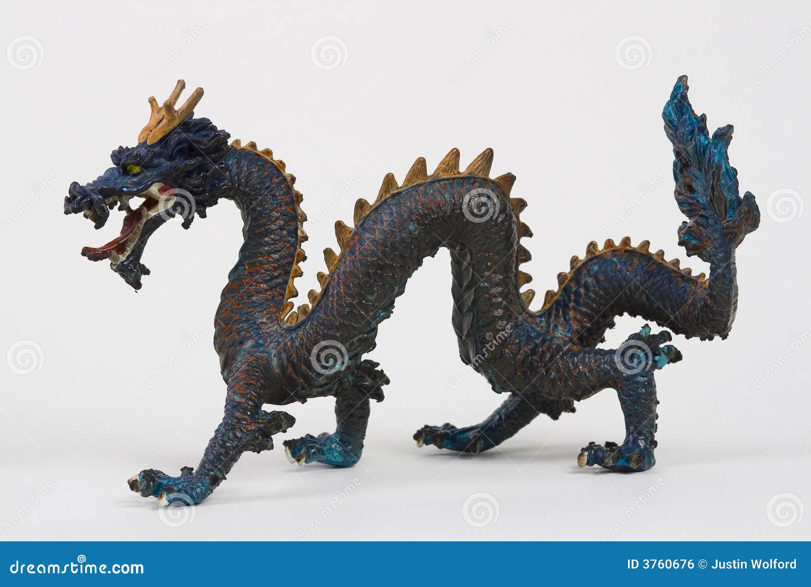 Perfil del dragón foto de archivo. Imagen de chino, serpiente - 3760676