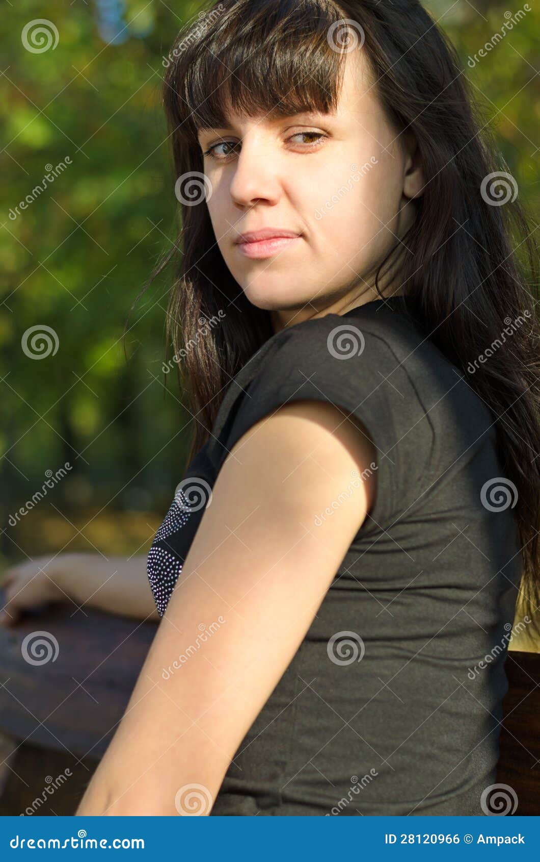 Perfil Lateral De Una Hembra Triguena Foto de archivo - Imagen de persona, exterior: 28120966