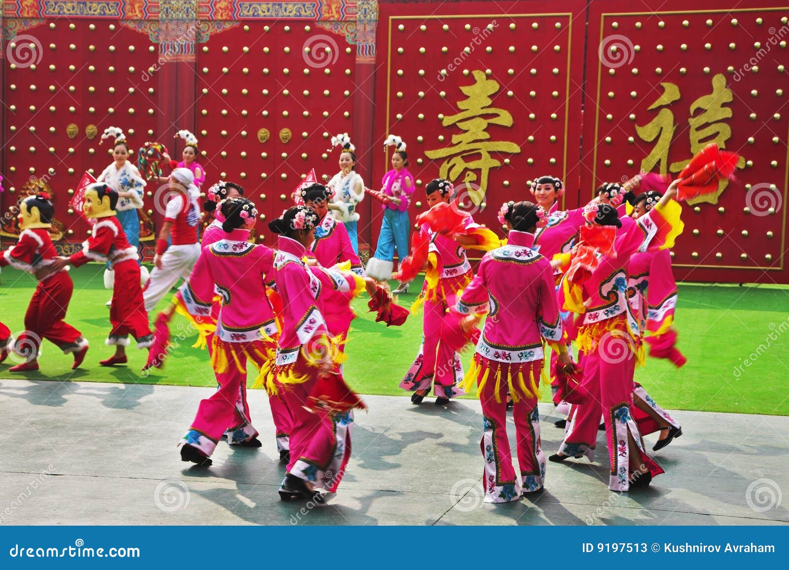Performance of the Chinese Dancing Ensemble Editorial Stock Photo ...
