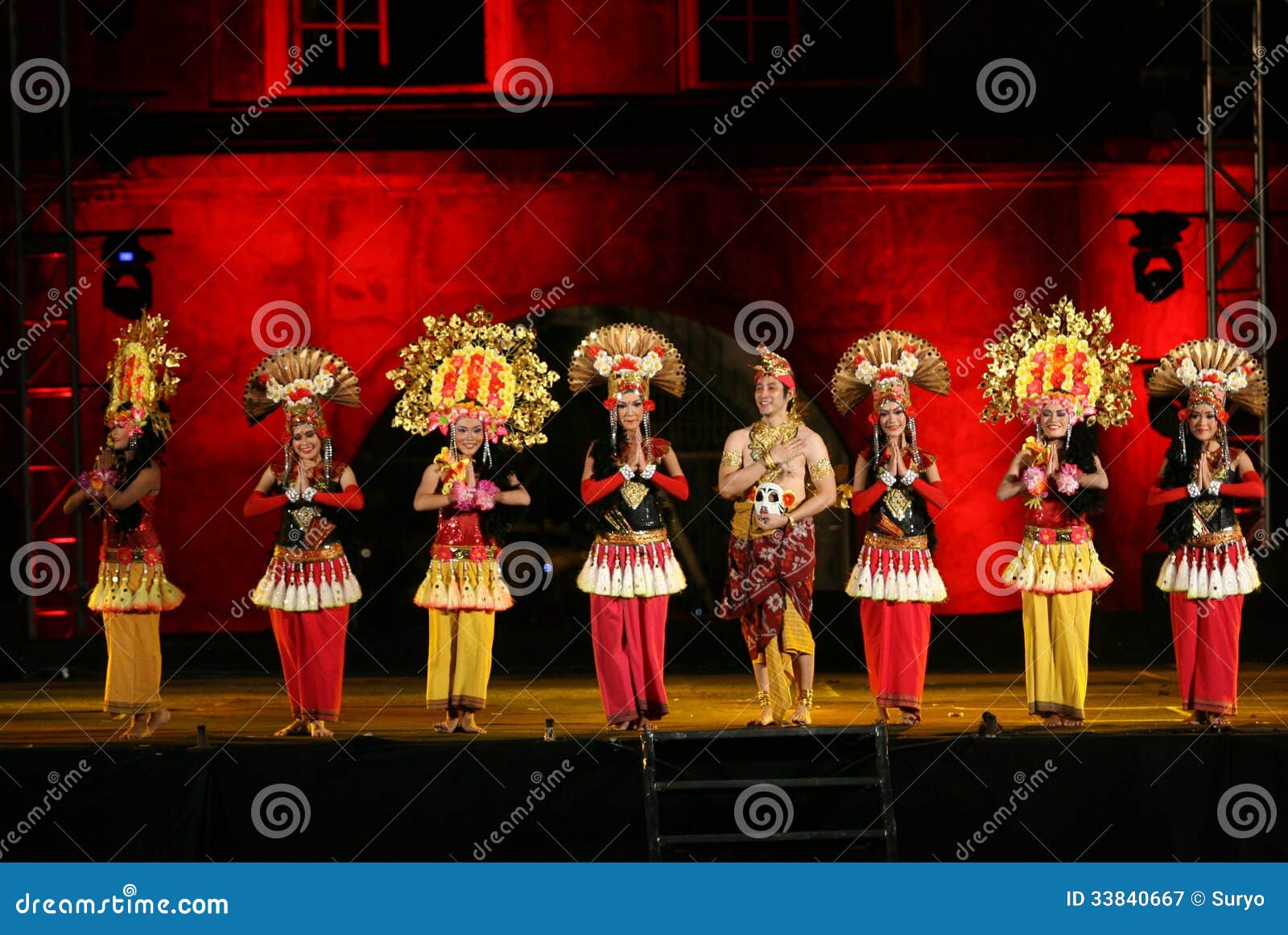 Performing art editorial photography. Image of entertainment - 33840667