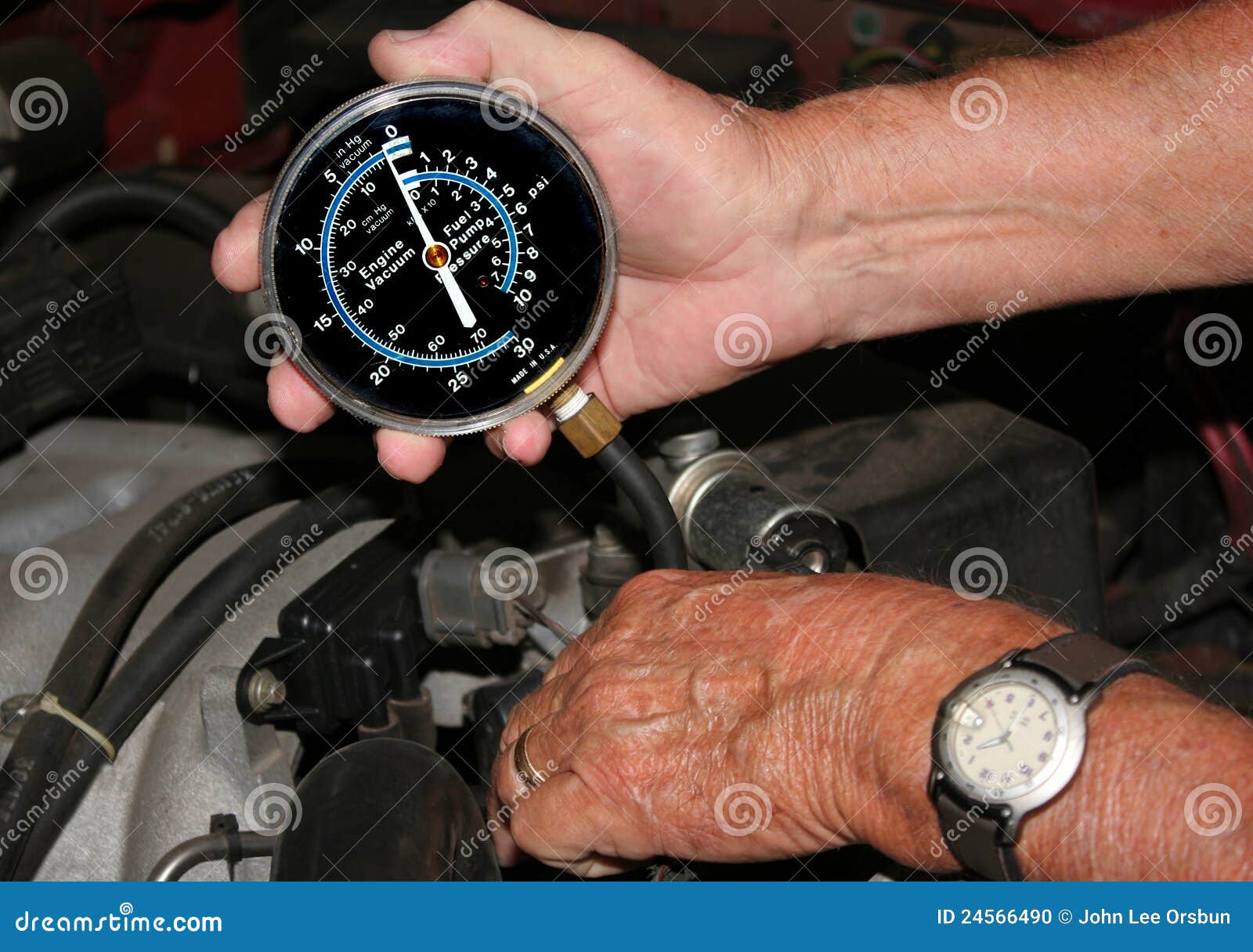 Performing Compression Test Stock Photo - Image of maintenance, gauge ...