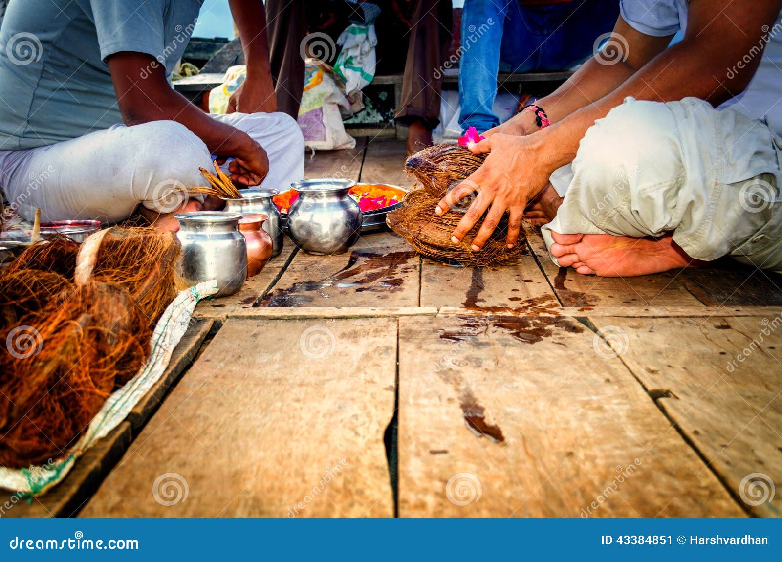 Performing Prayer Pooja Hindu Indian Way Stock Image - Image of ganges ...