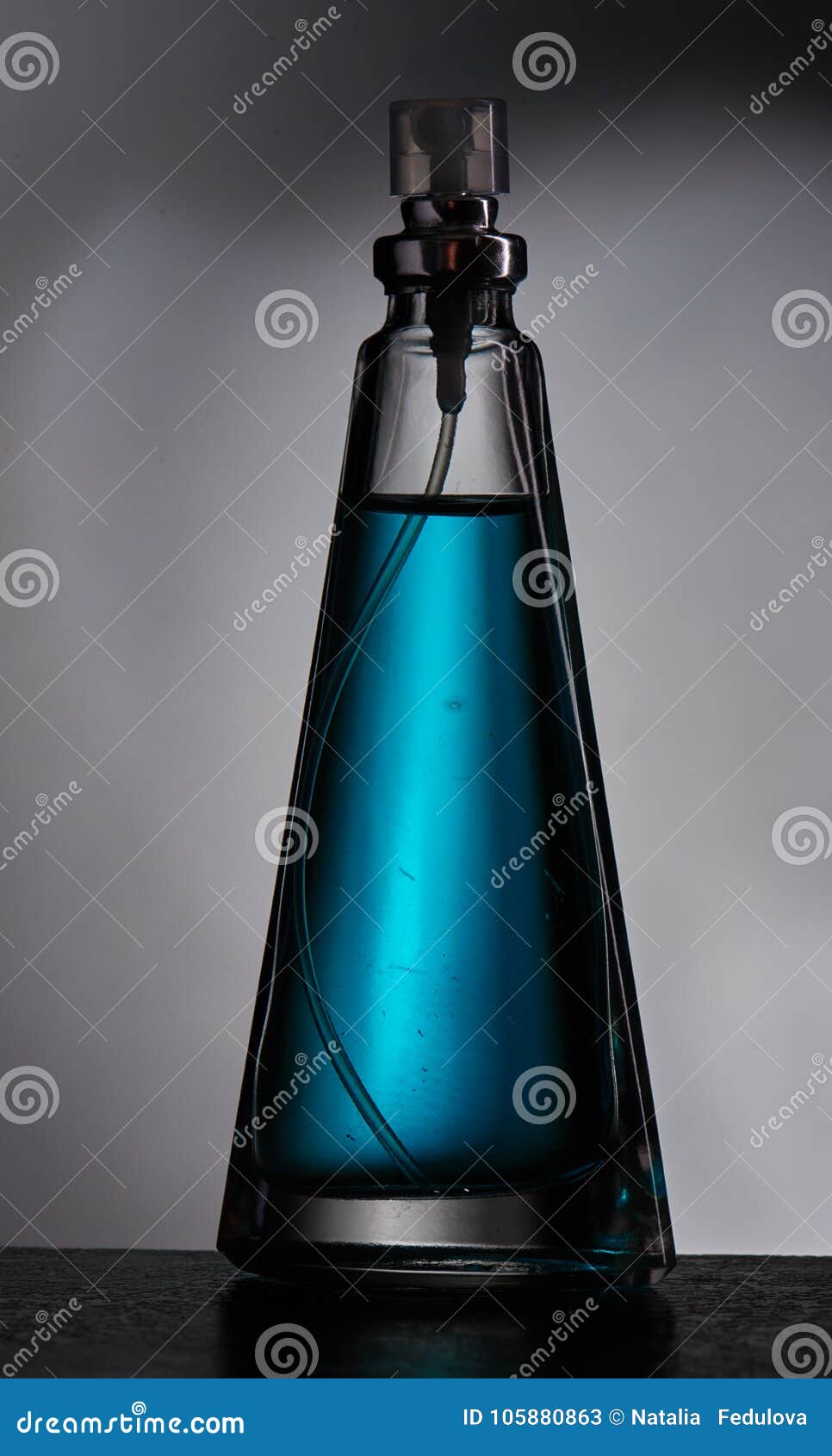 Perfume Azul Del ` S De Las Mujeres Imagen de archivo - Imagen de ...