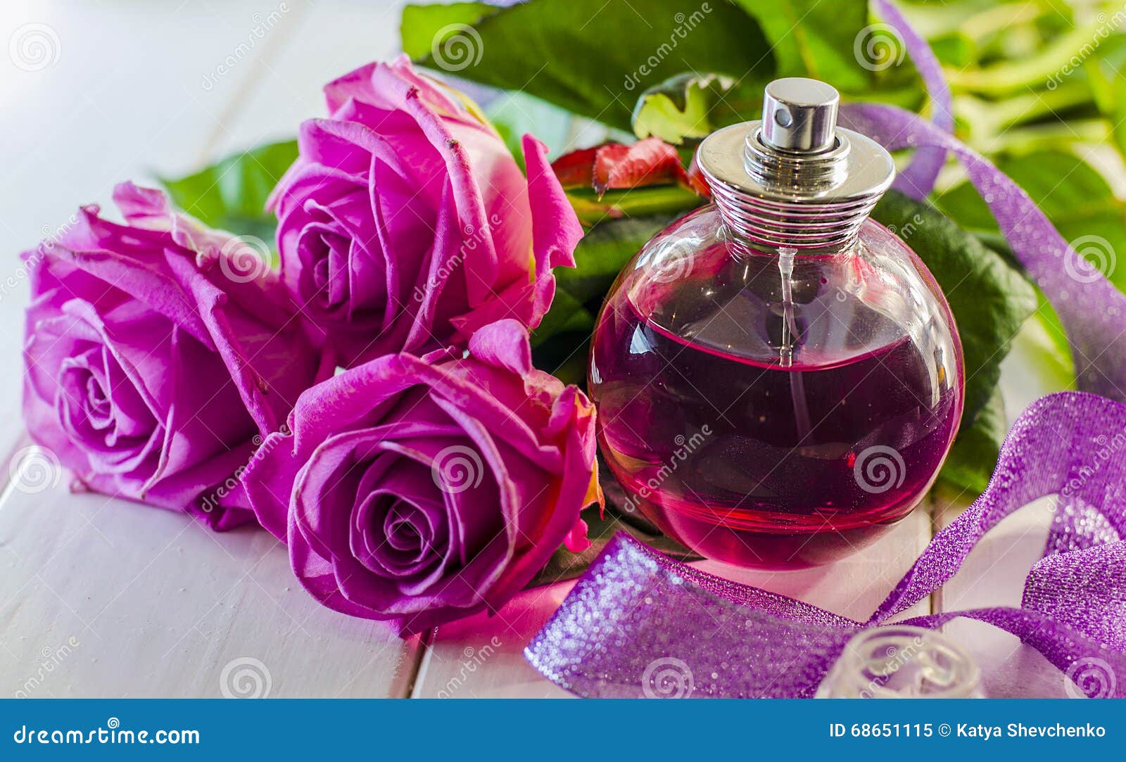 Perfume Con El Olor De Rosas Imagen de archivo - Imagen de mantequilla ...