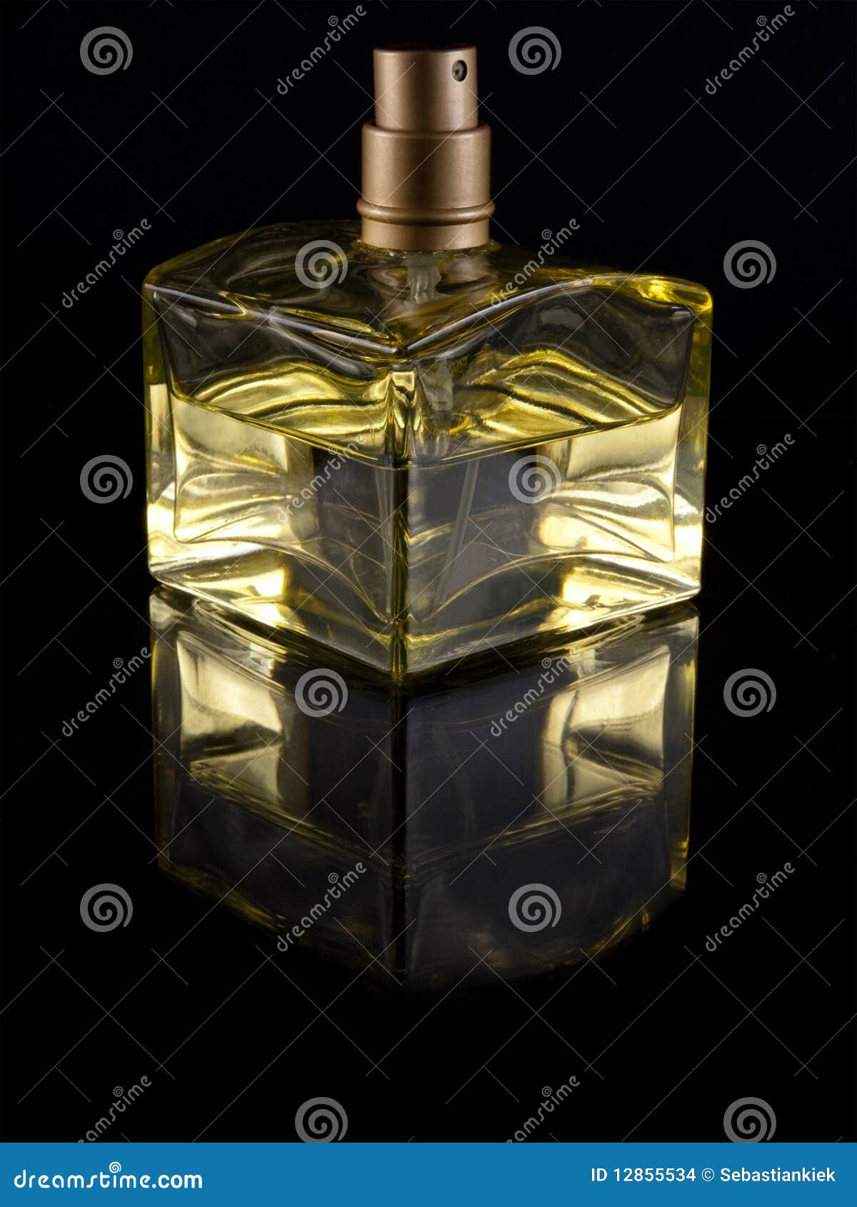 Perfume Del Oro En Fondo Negro Foto de archivo - Imagen de perfumes ...