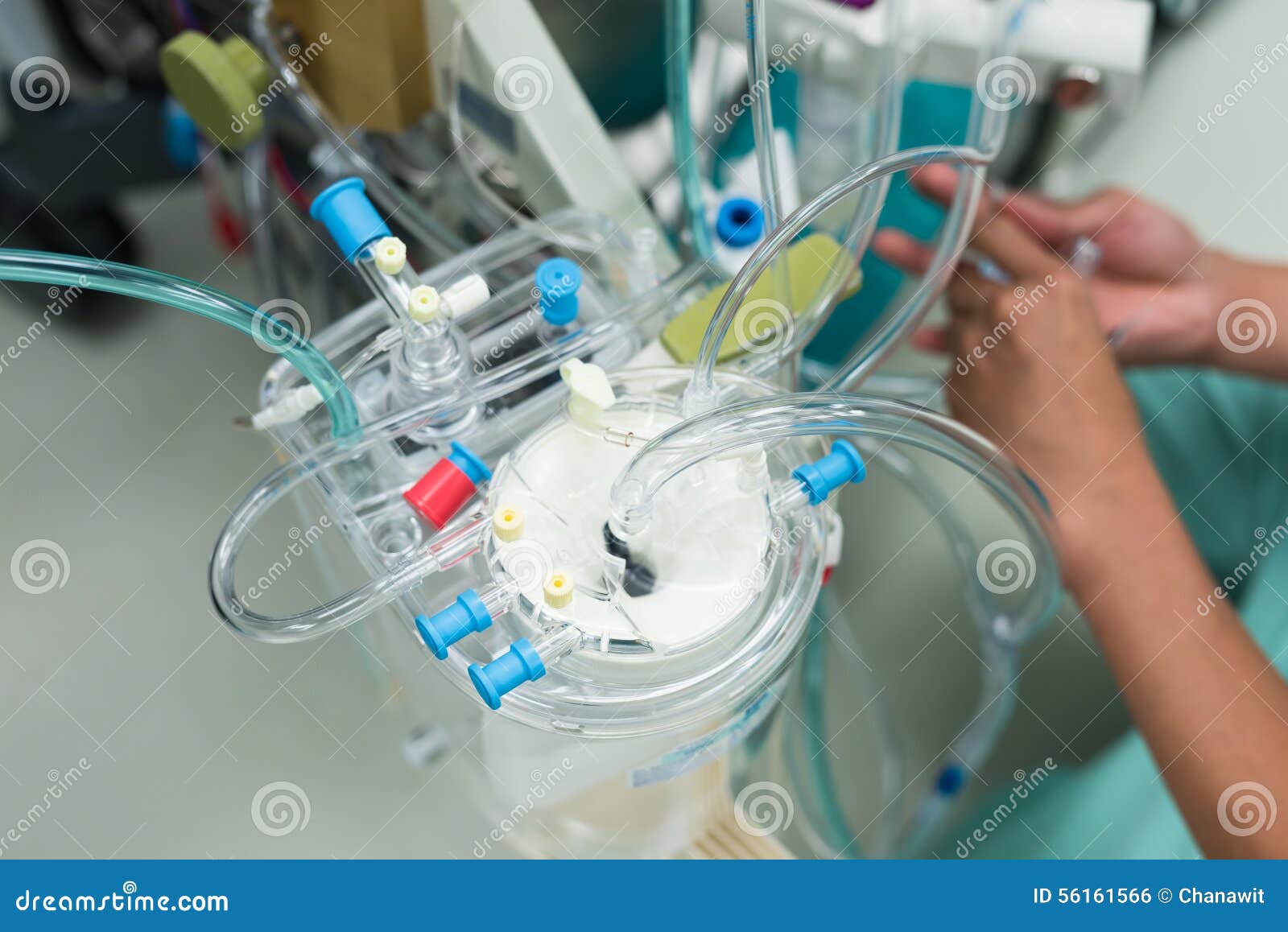 Perfusionist Prepara L'esclusione Cuore-polmoni Fotografia Stock ...