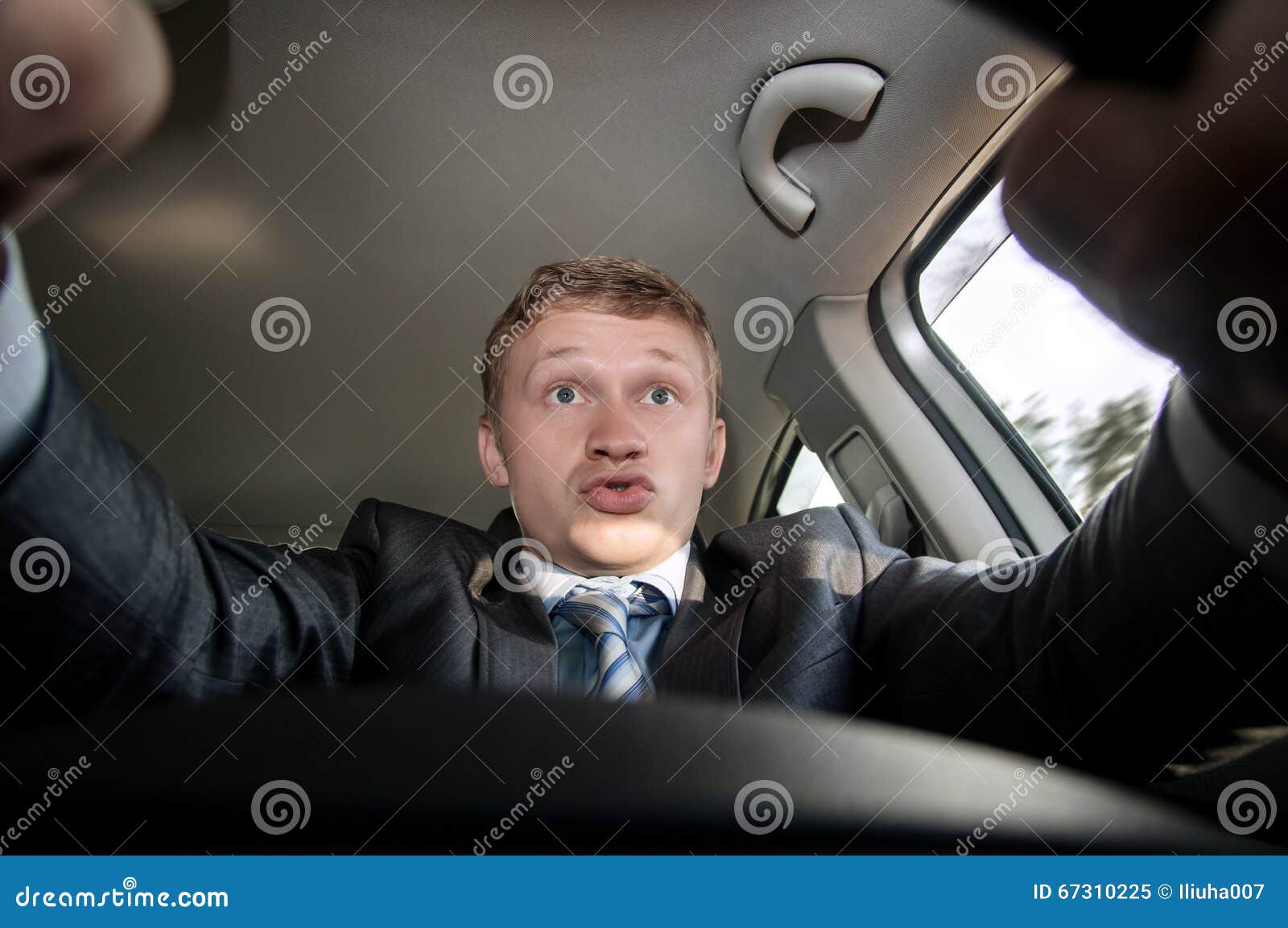 Perigo Na Estrada, Assustado O Motorista Imagem de Stock - Imagem de ...