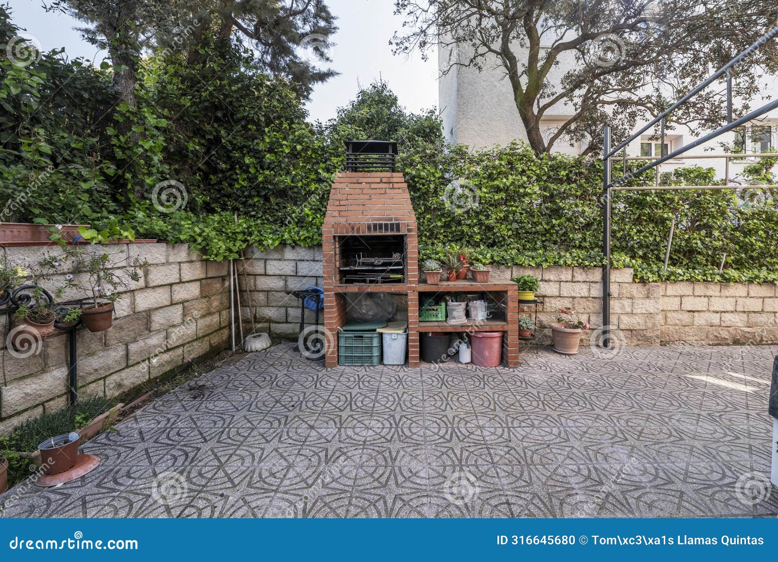 Perimeter Garden With A Wall And A Large Amount Of Vegetation With A ...