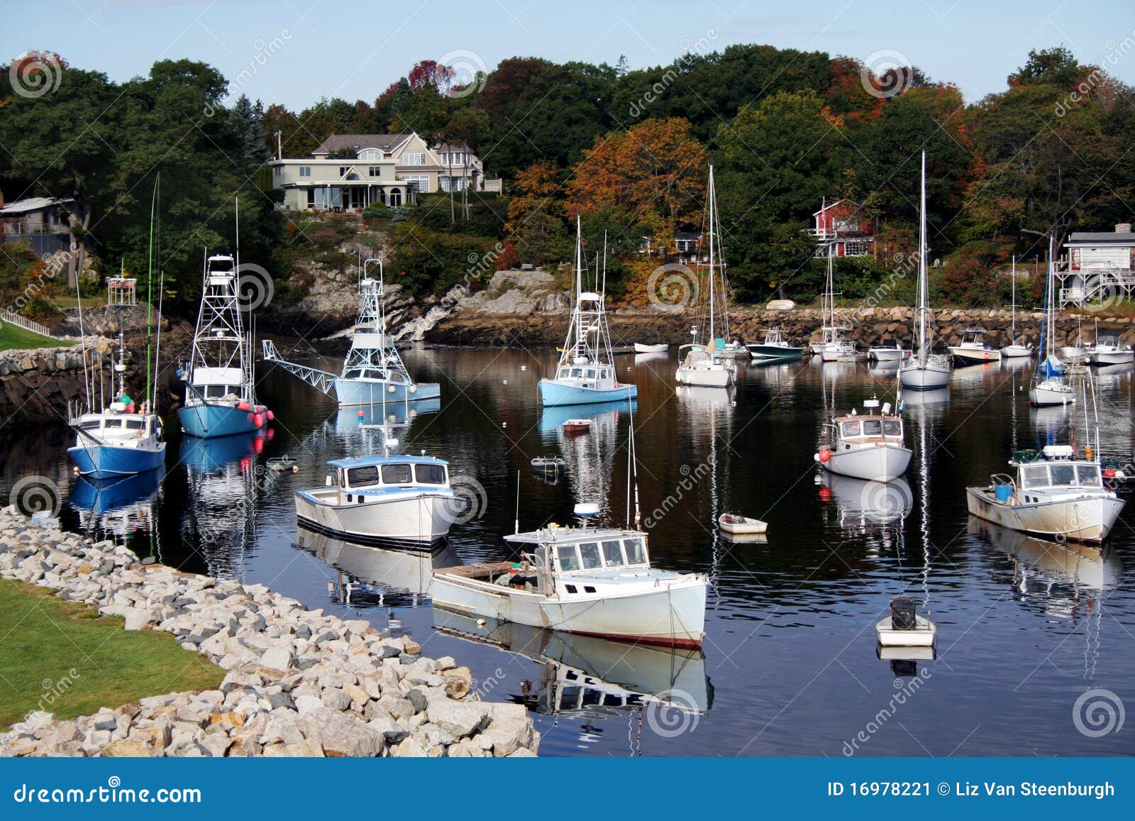 Perkins Cove Harbor stock image. Image of port, water - 16978221