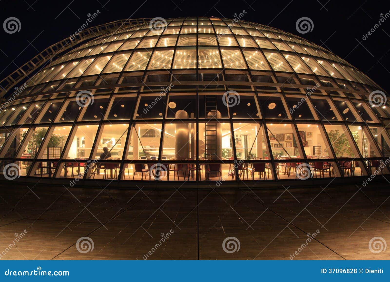 Perlan-Glaskuppel Nachts, Reykjavik, Island Stockfoto - Bild von ...