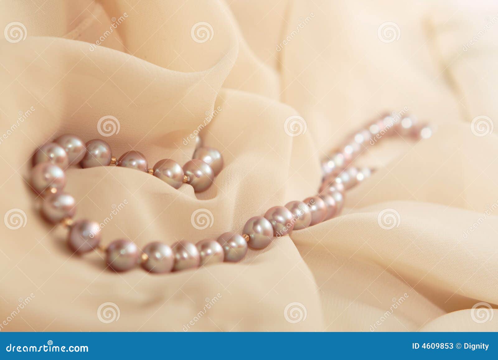 Perlas imagen de archivo. Imagen de joyeros, rico, perlas - 4609853