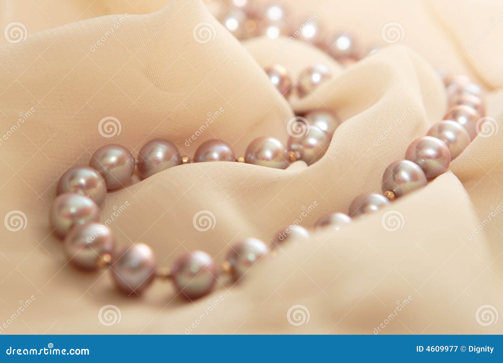 Perlas imagen de archivo. Imagen de preciosamente, rico - 4609977