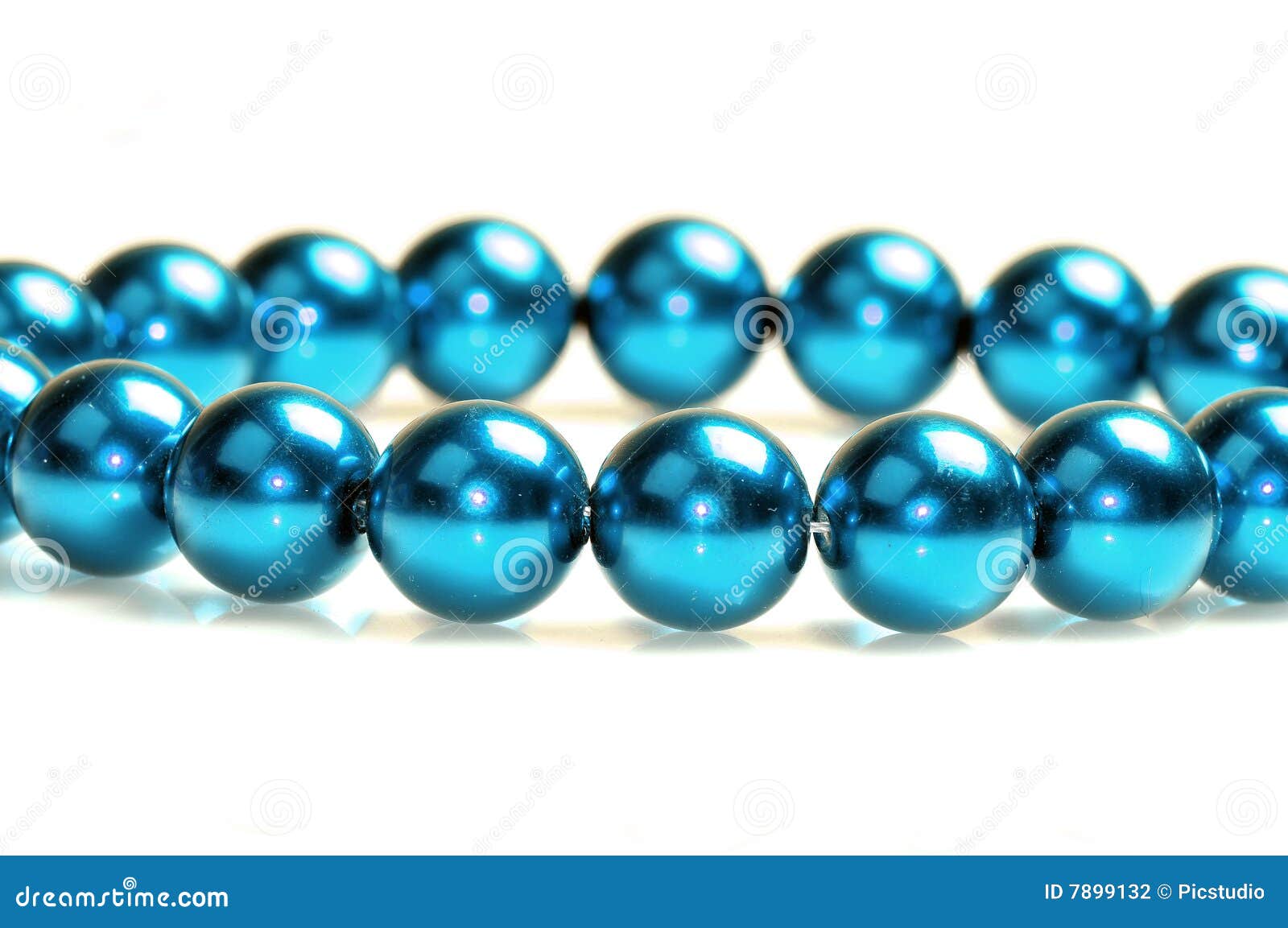 Perlas azules foto de archivo. Imagen de conjunto, accesorios - 7899132