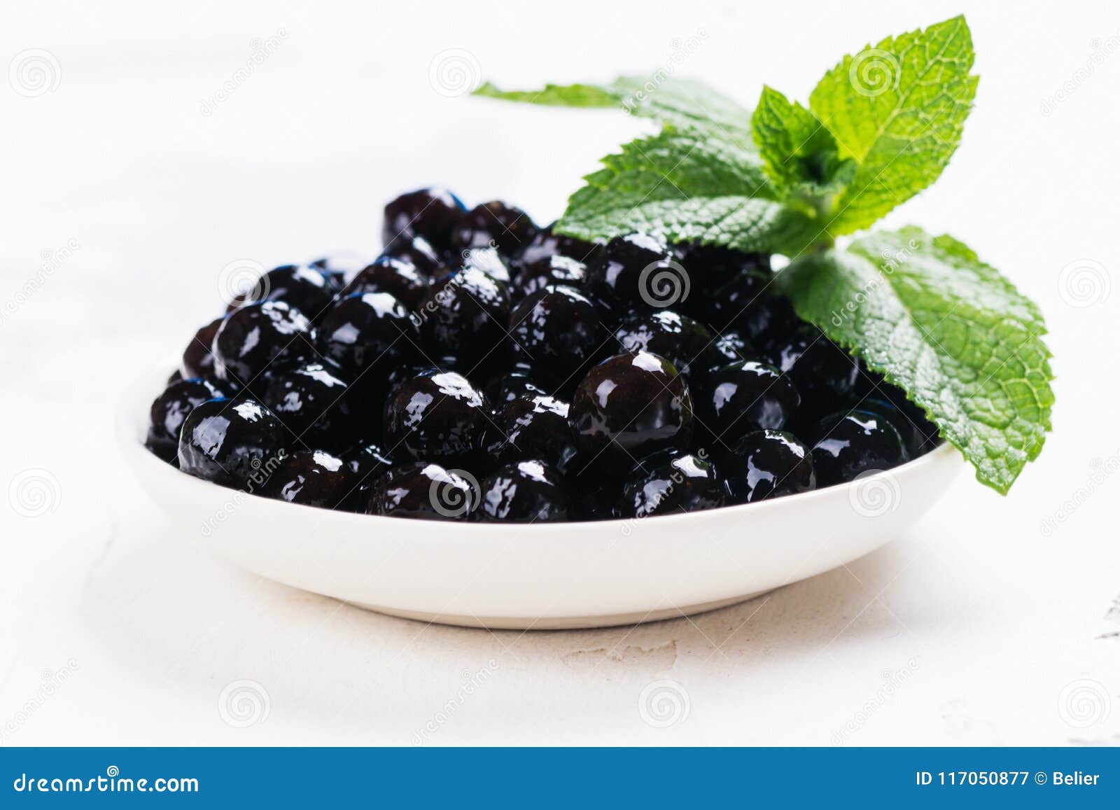 Perlas Negras De La Tapioca Imagen de archivo - Imagen de frutas, fondo ...