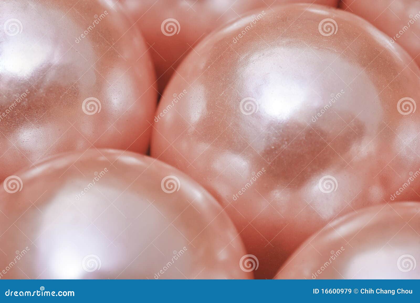 Perlas rosadas imagen de archivo. Imagen de brillo, perlas - 16600979