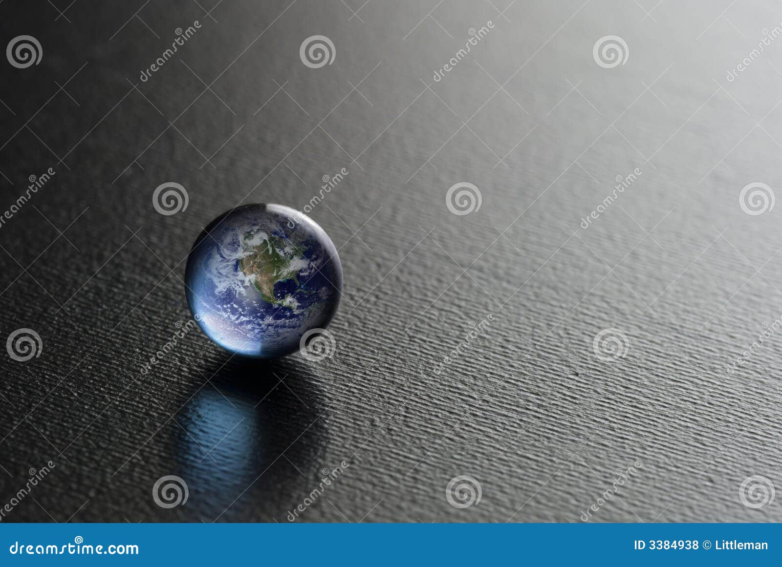 Perle bleue photo stock. Image du planète, univers, sphère - 3384938