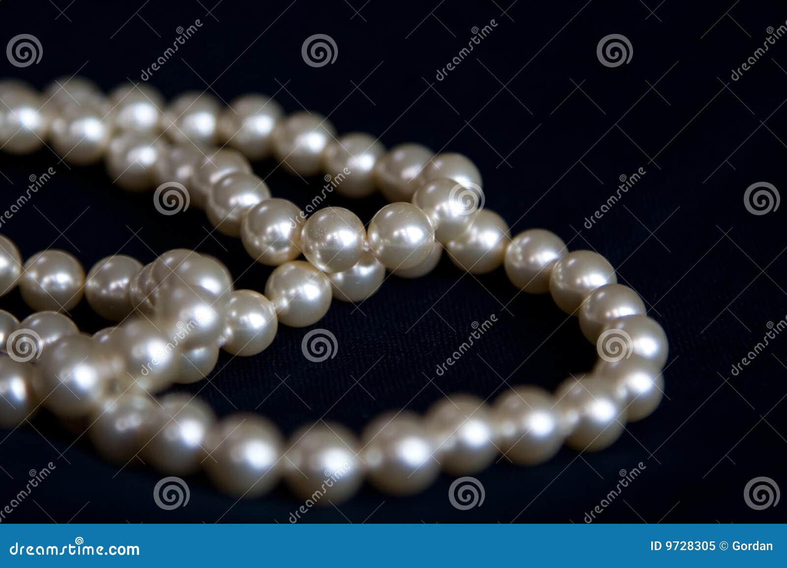 Perles image stock. Image of mariez, luxe, bijou, argent - 9728305