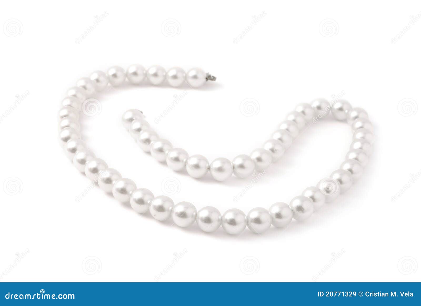 Perles blanches image stock. Image of collier, charme - 20771329