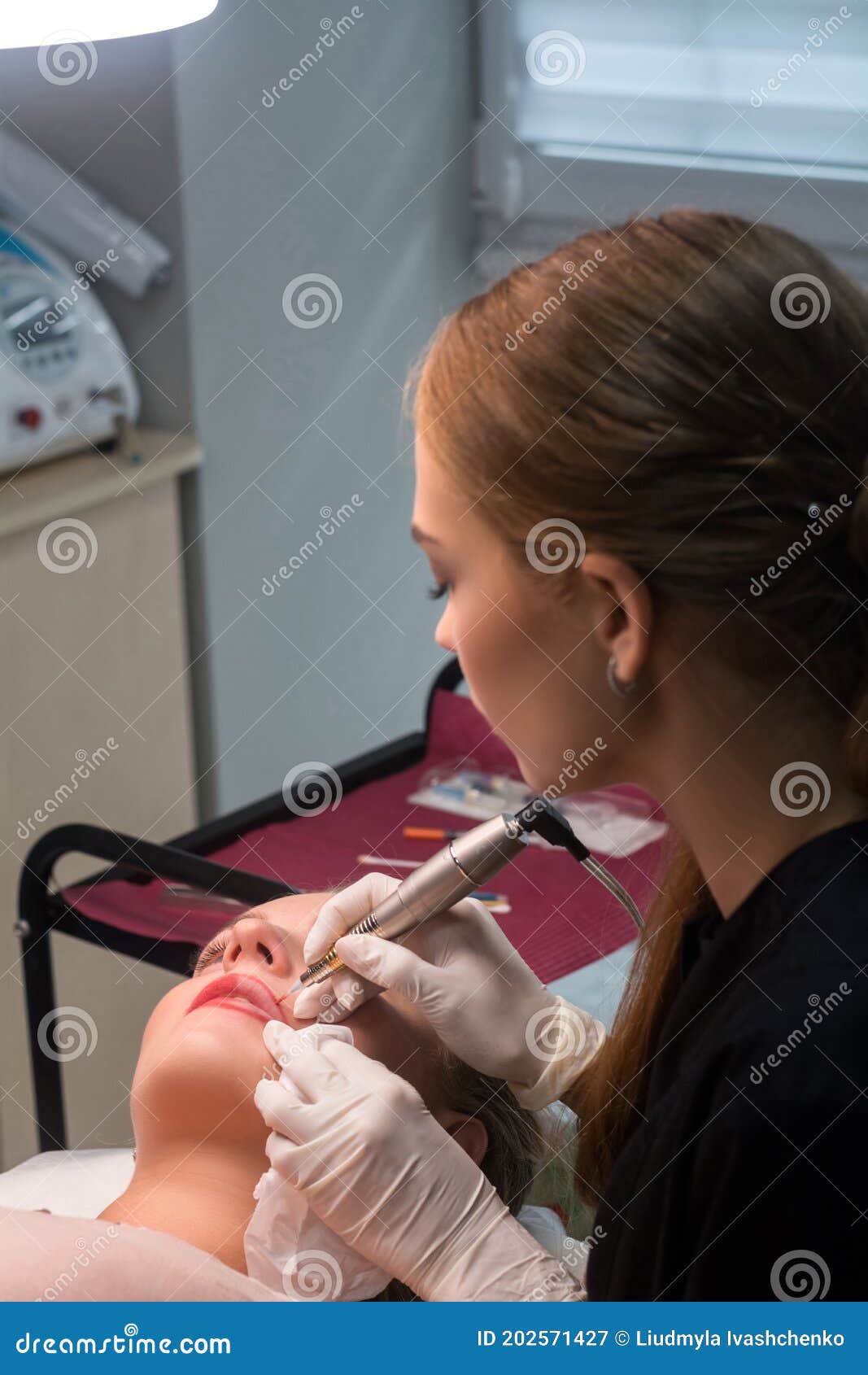 Permanent Make Up Procedure. Lip Makeup in Tattoo Salon Stock Image ...