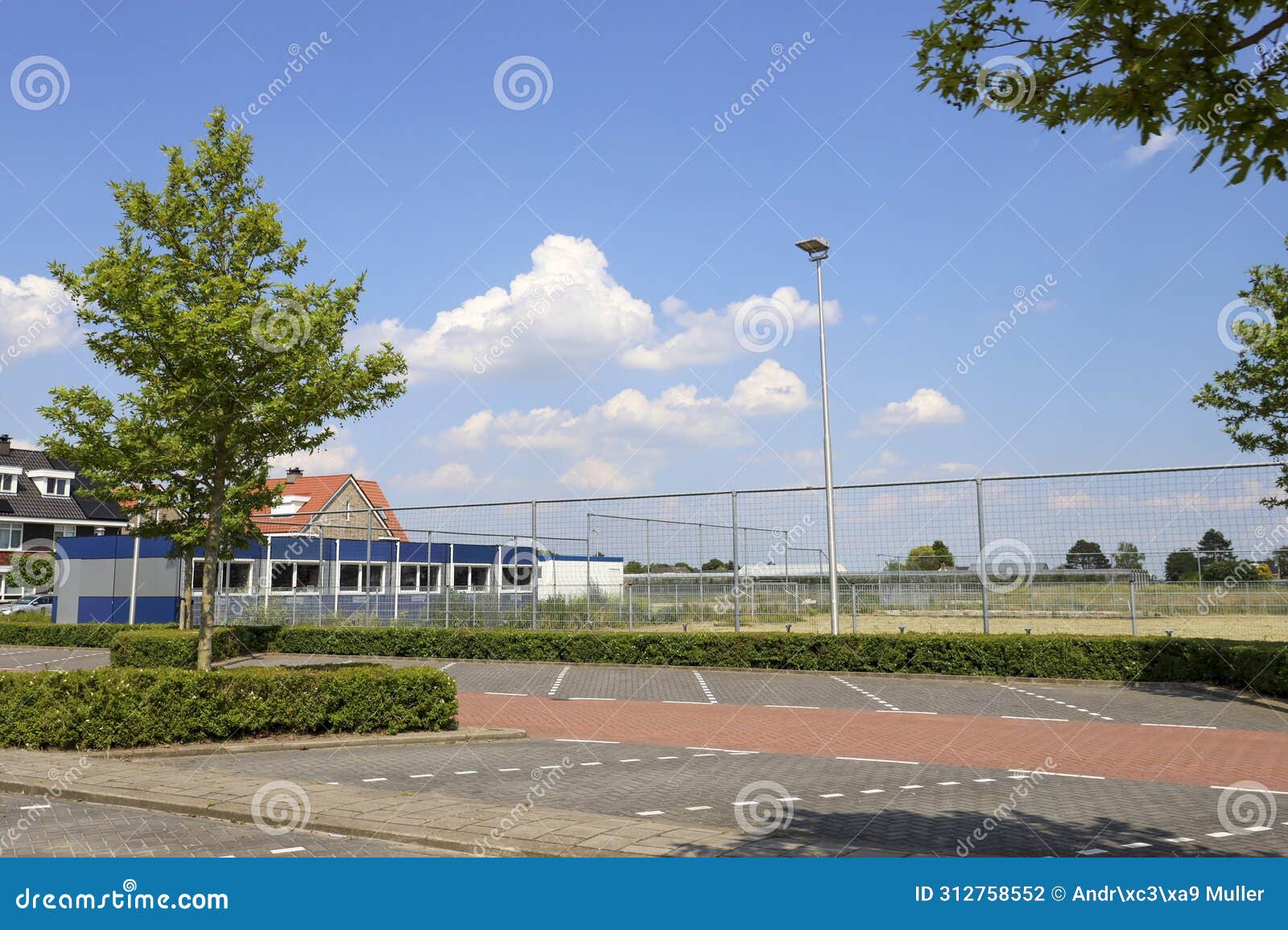 Permanent and Temporary Buildings for Primary School in Moerkapelle ...