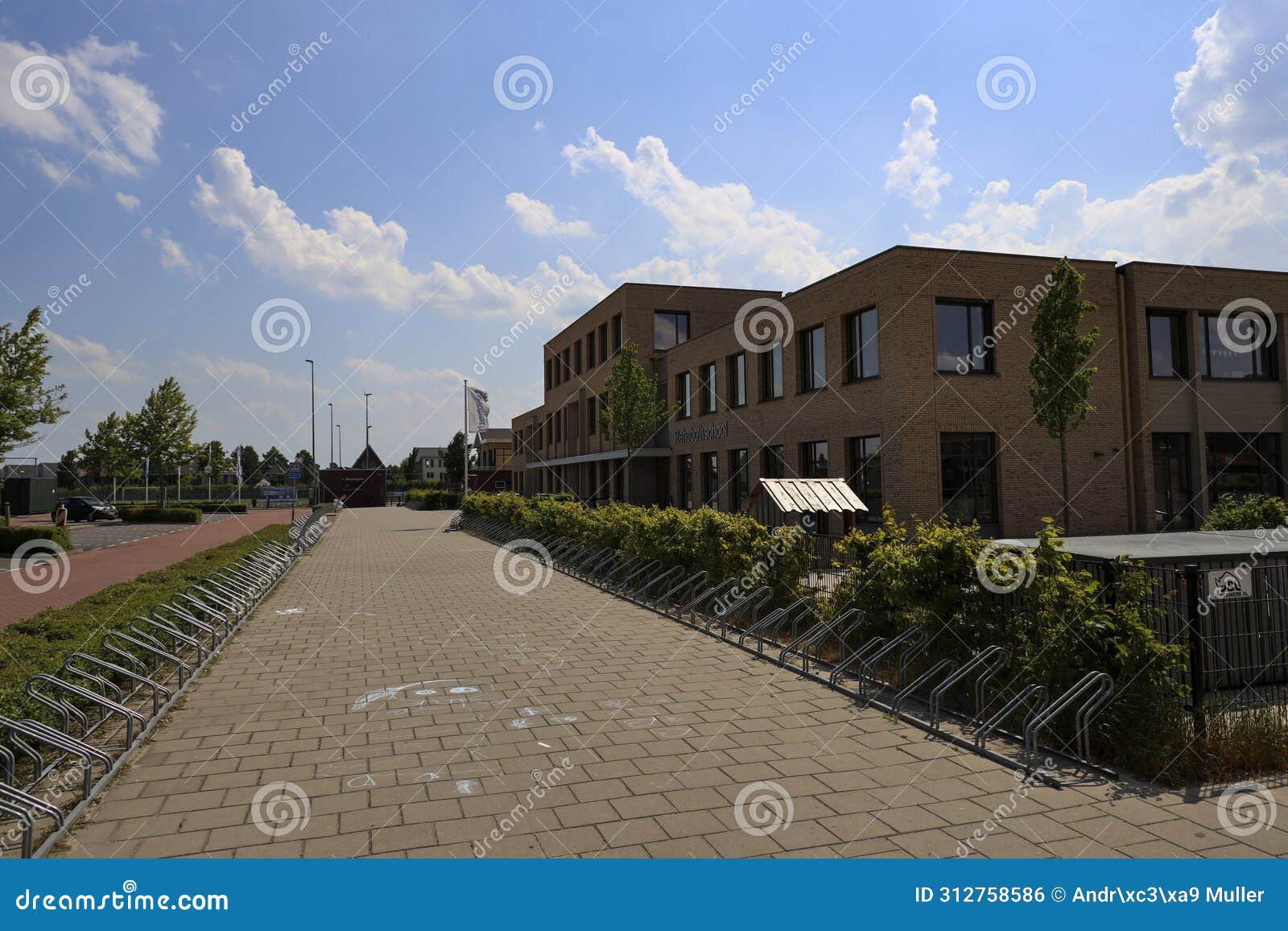 Permanent and Temporary Buildings for Primary School in Moerkapelle ...