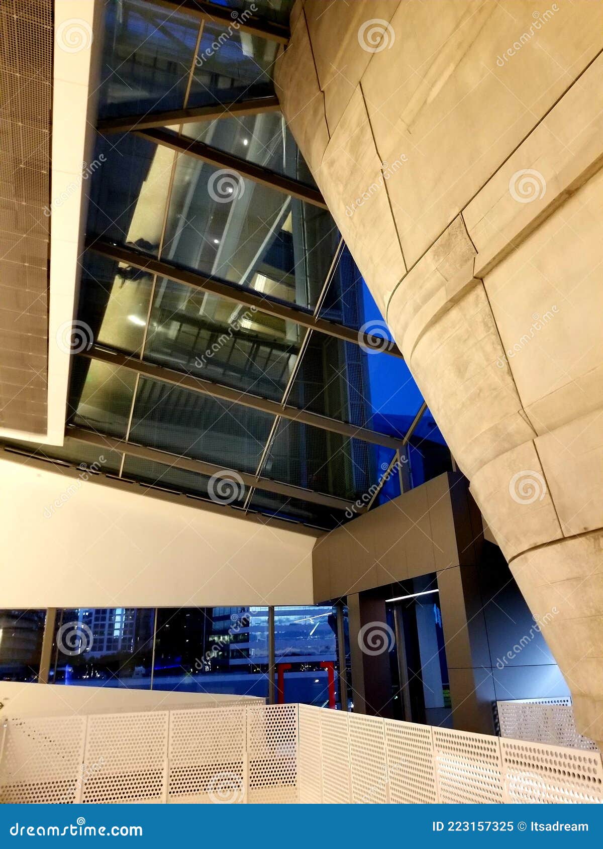 Perot museum dallas imagen editorial. Imagen de azul - 223157325