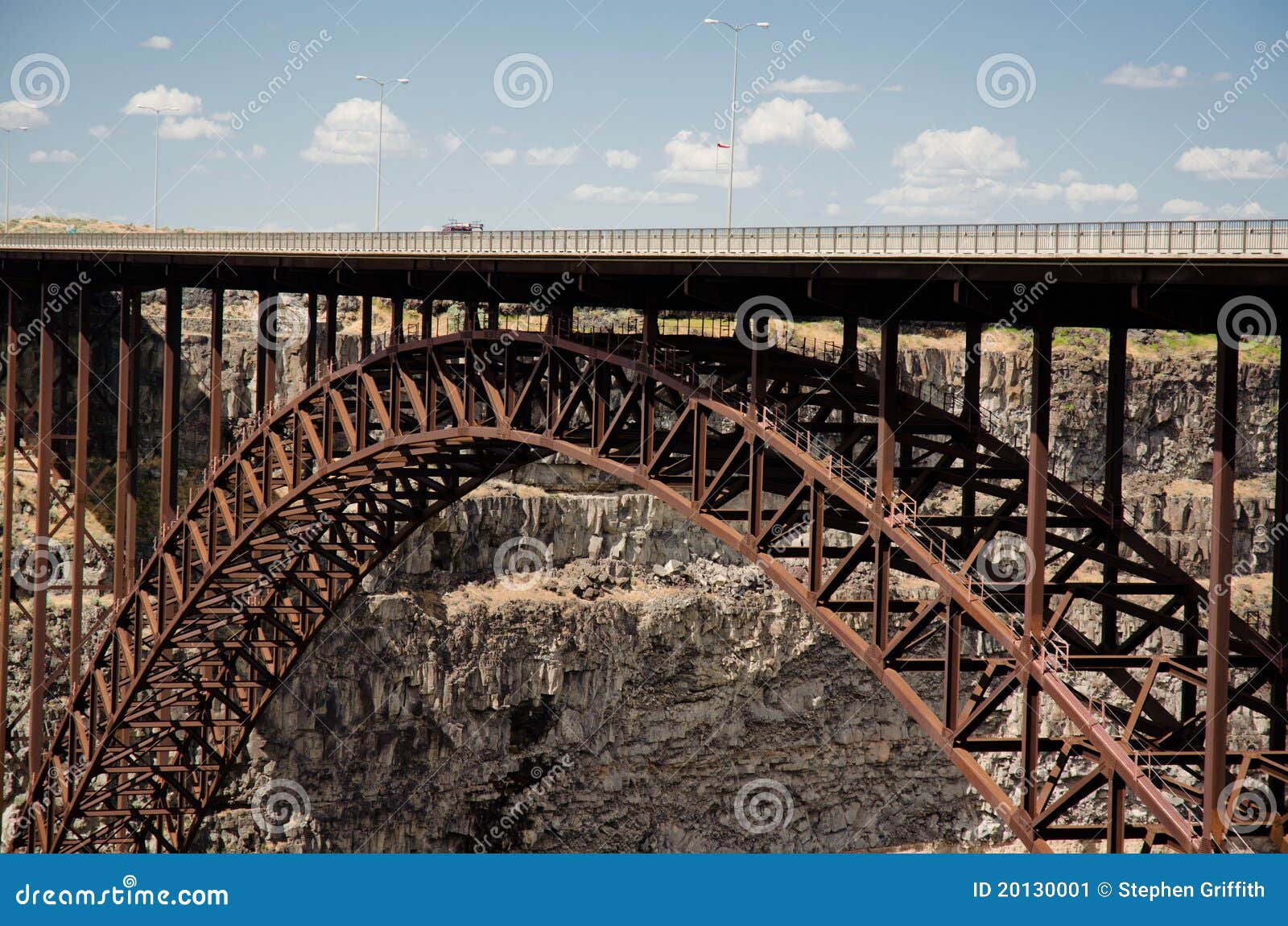 Perrine Bridge Midpoint stock image. Image of base, pursuit - 20130001