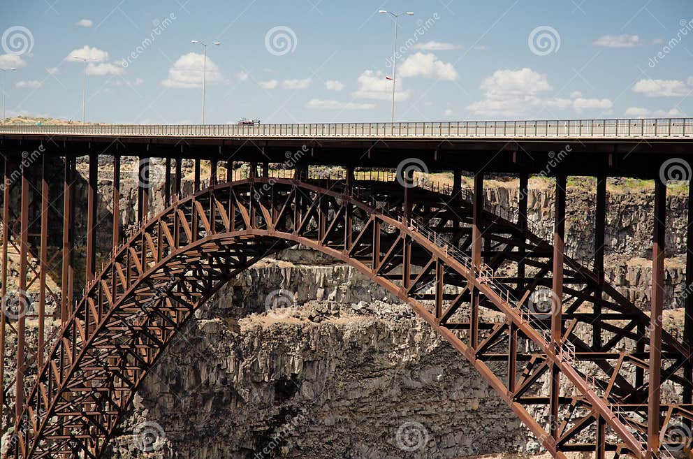 Perrine Bridge Midpoint stock image. Image of base, pursuit - 20130001