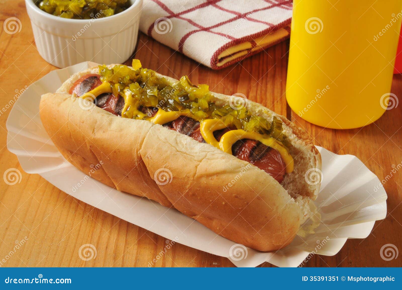 Perrito Caliente Asado a La Parrilla Imagen de archivo - Imagen de ...