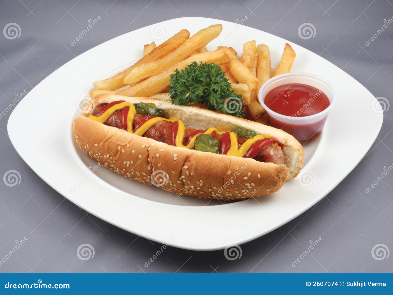 Perrito Caliente Y Patatas Fritas Combinados Foto de archivo - Imagen ...