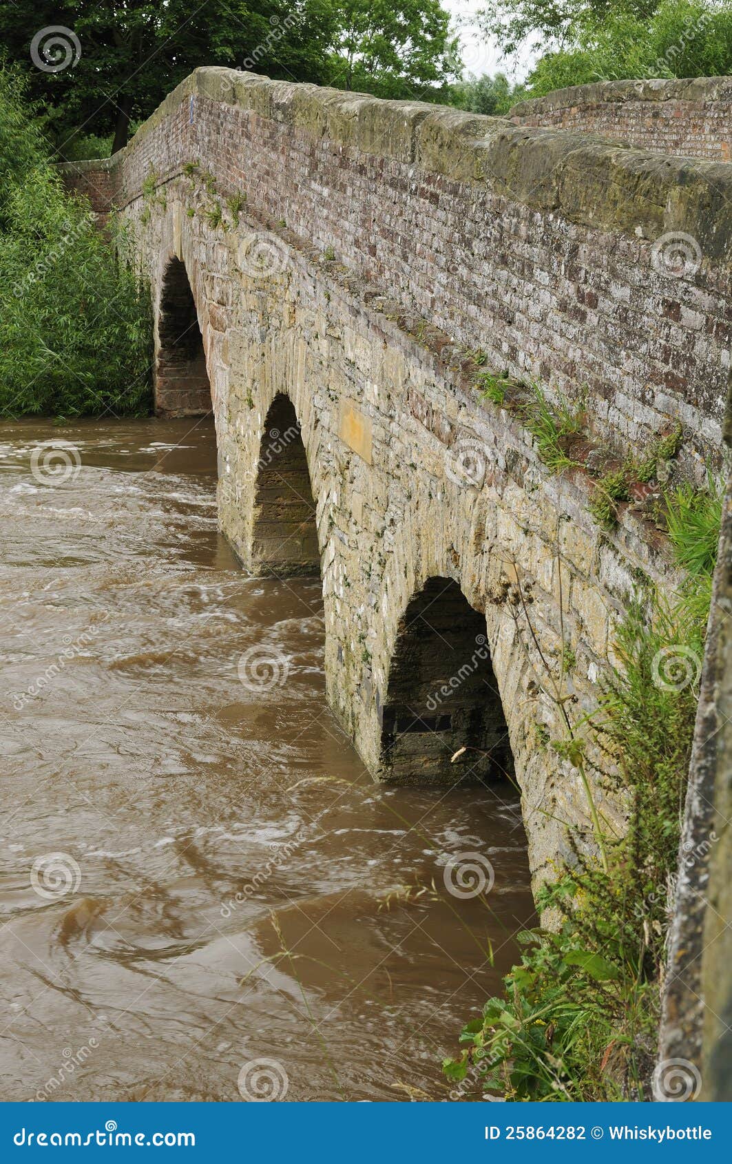 Pershore old bridge stock photo. Image of british, midlands - 25864282