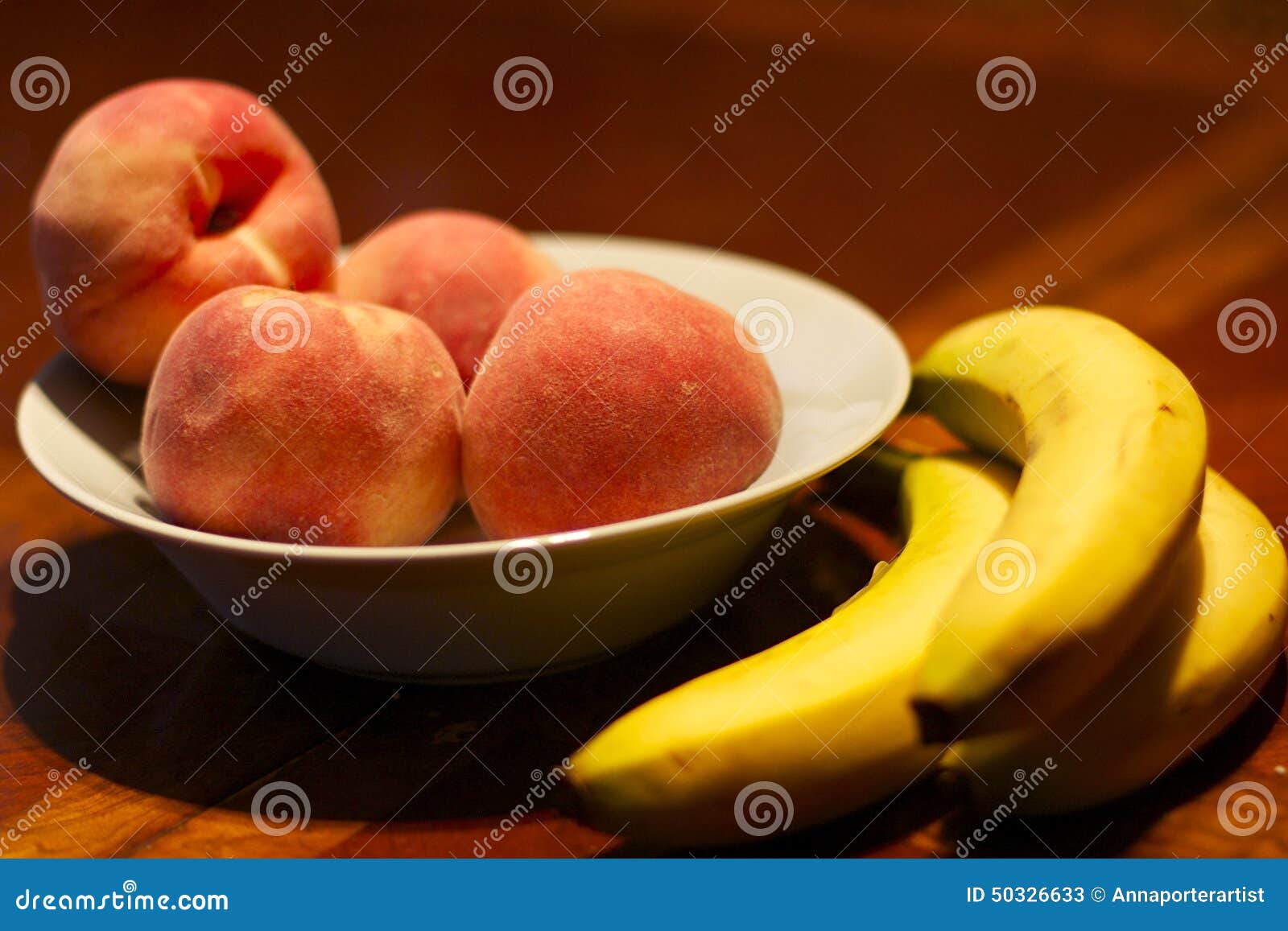 Persikor Och Bananer I En Bunke Fotografering för Bildbyråer - Bild av ... Persikor Och Bananer I En Bunke Fotografering för Bildbyråer - Bild av ...