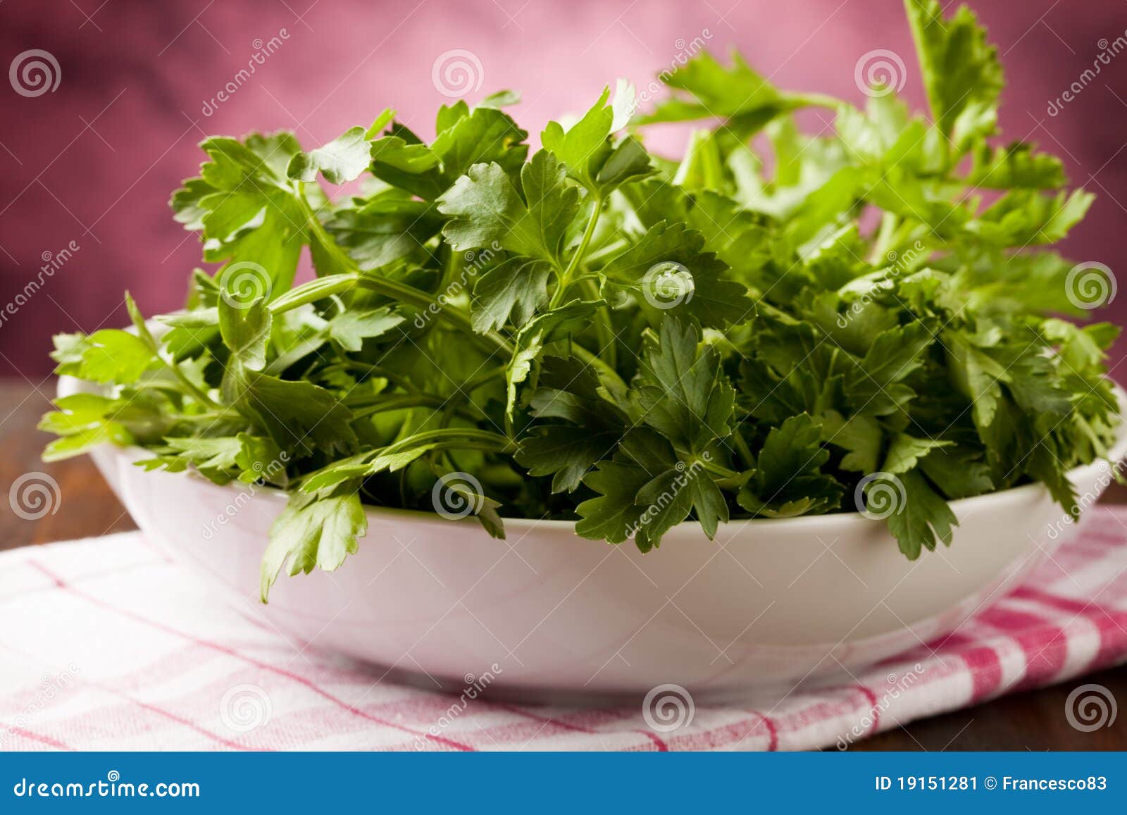 Persil image stock. Image du saveur, vert, cuisine, table - 19151281