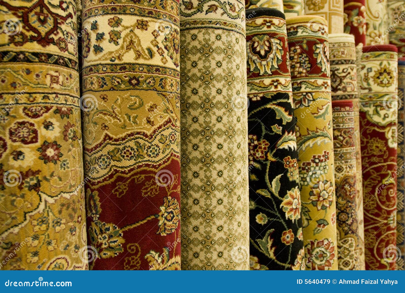 Persische Teppiche Auf Bildschirmanzeige Stockbild - Bild von knoten ...