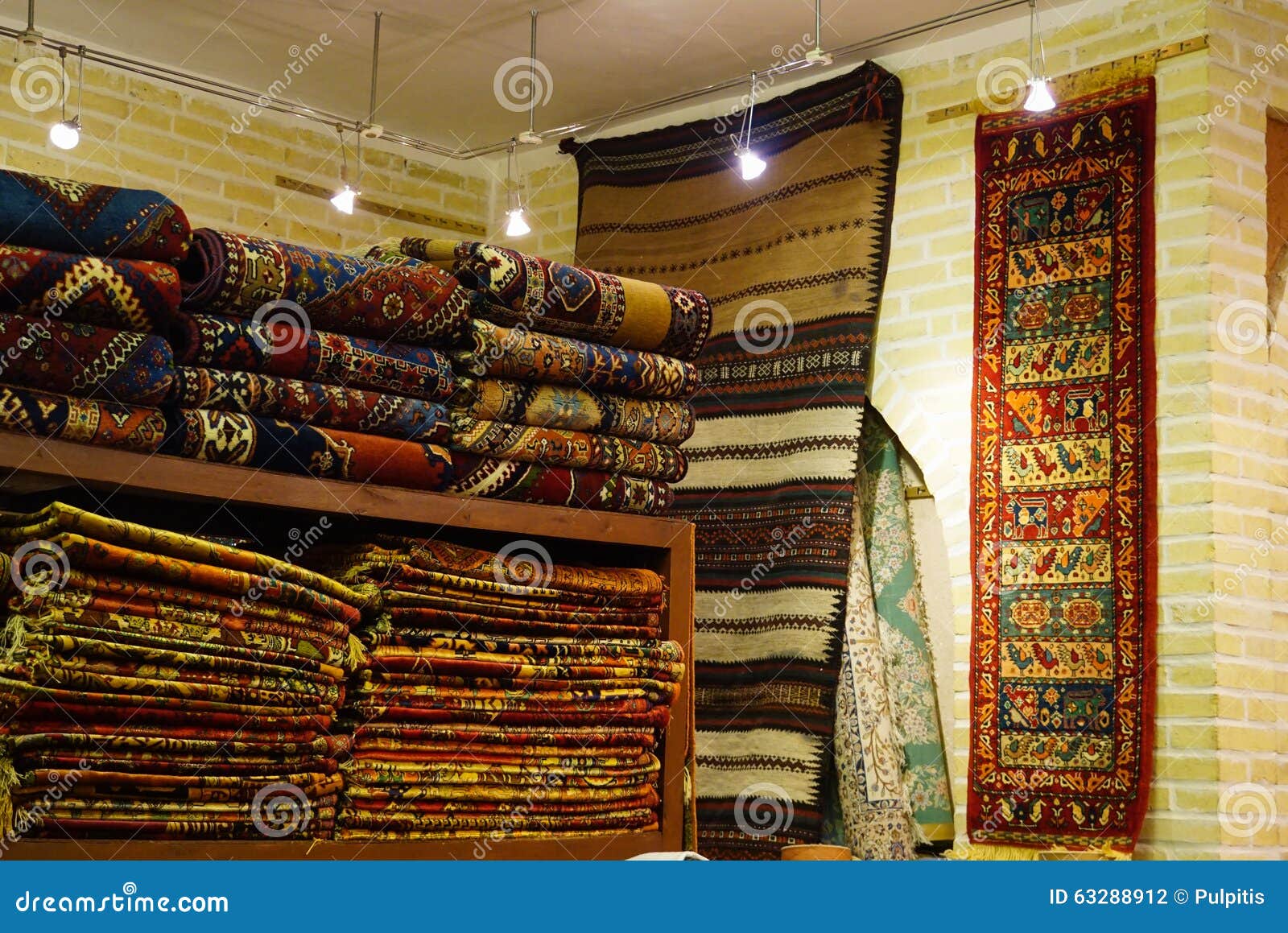 Persische Teppiche in Isfahan, Der Iran Stockfoto - Bild von knoten ...