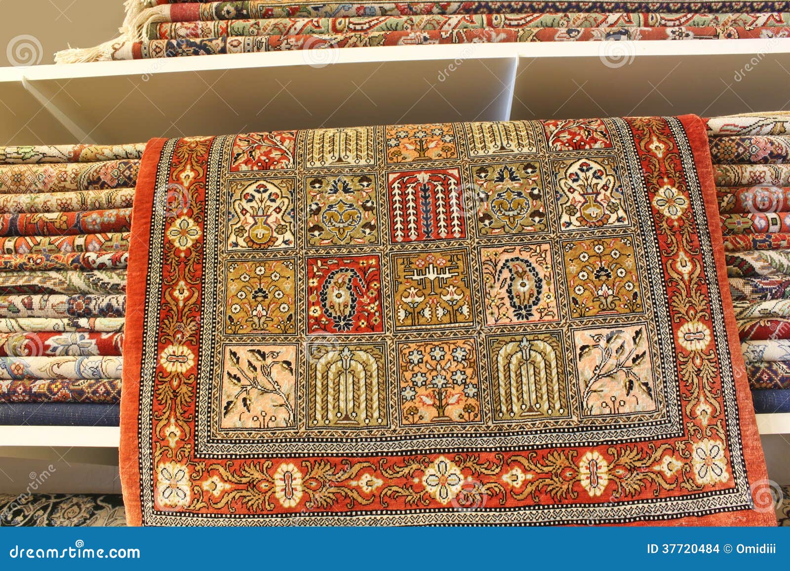 Persischer Teppich stockfoto. Bild von wolken, nahaufnahme - 37720484