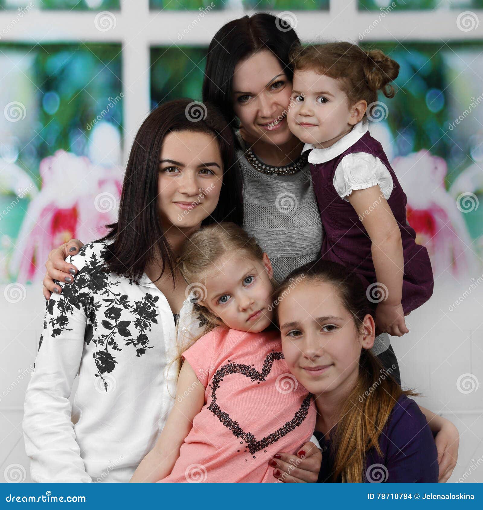 Person E Vernice Ed Espressivo Amichevoli E La Gente E Mummia E Padre E ...