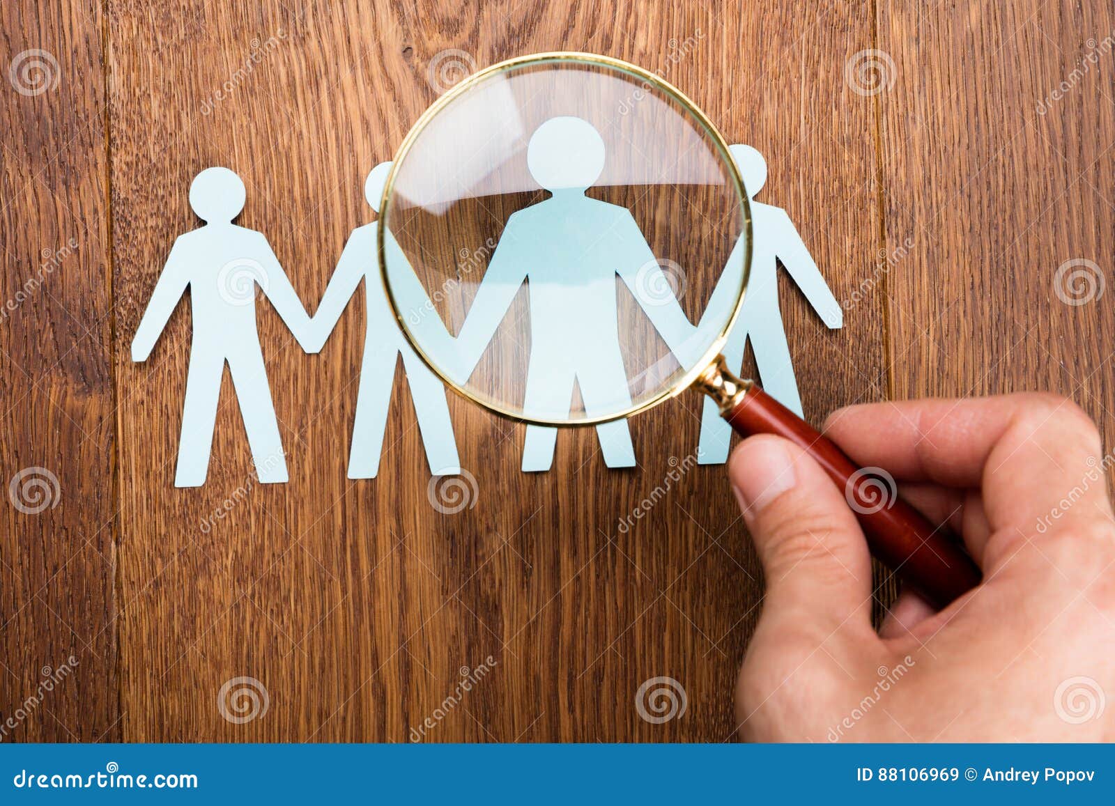 Person Using Magnifying Glass on Papercut Imagem de Stock - Imagem de ...