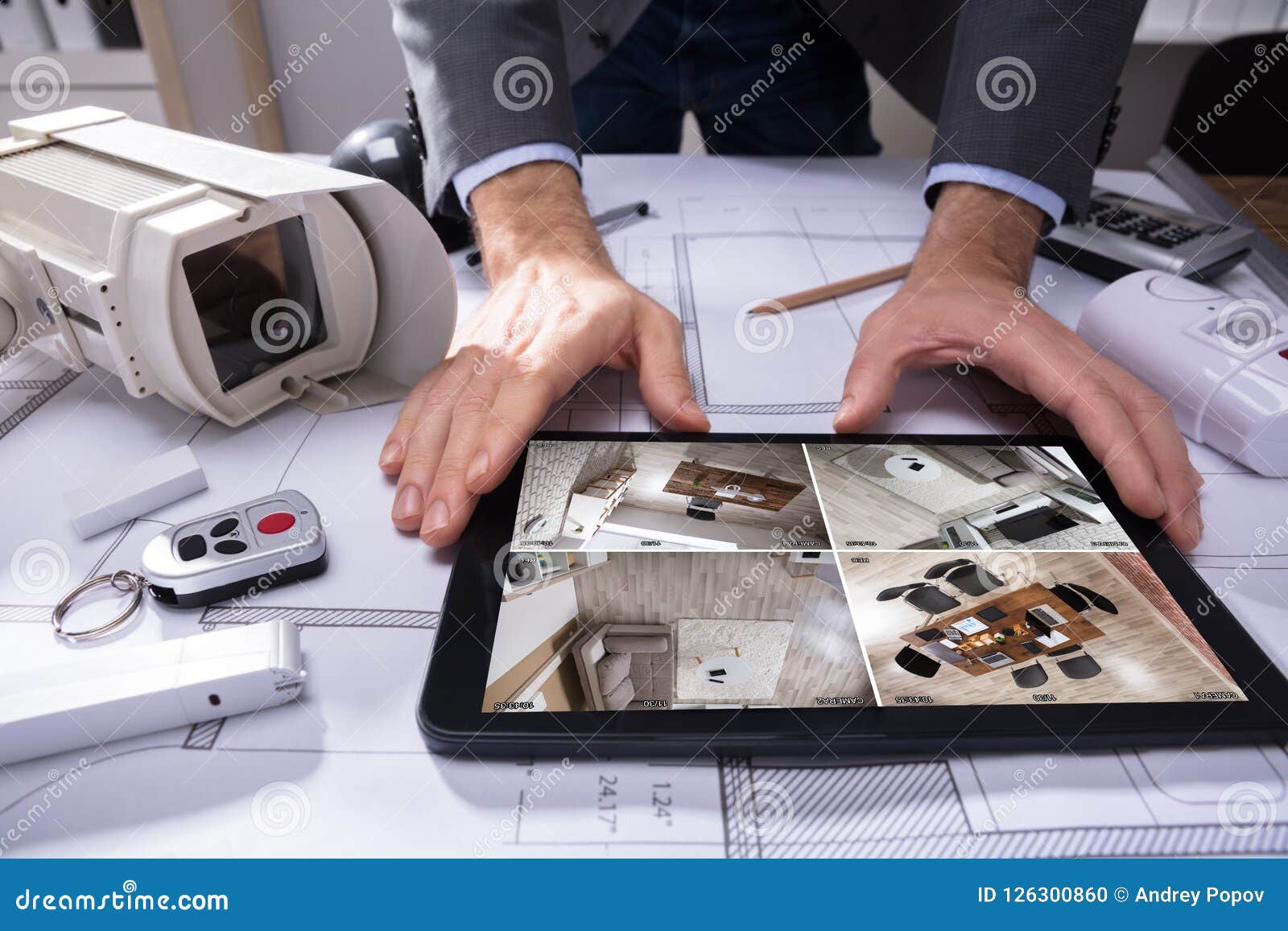 Person Watching Footage on Digital-Tablet Stock Foto - Image of ...