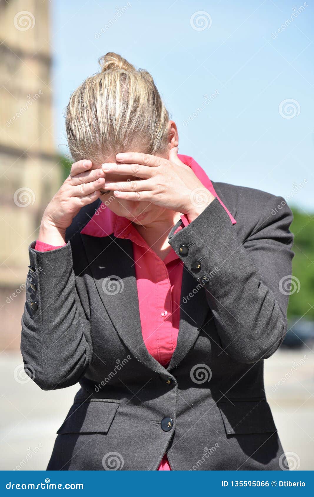 Persona adulta subrayada foto de archivo. Imagen de mayor - 135595066