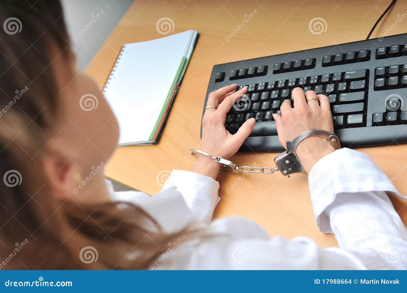 Persona Di Affari Legata Con Le Manette Fotografia Stock - Immagine di ...