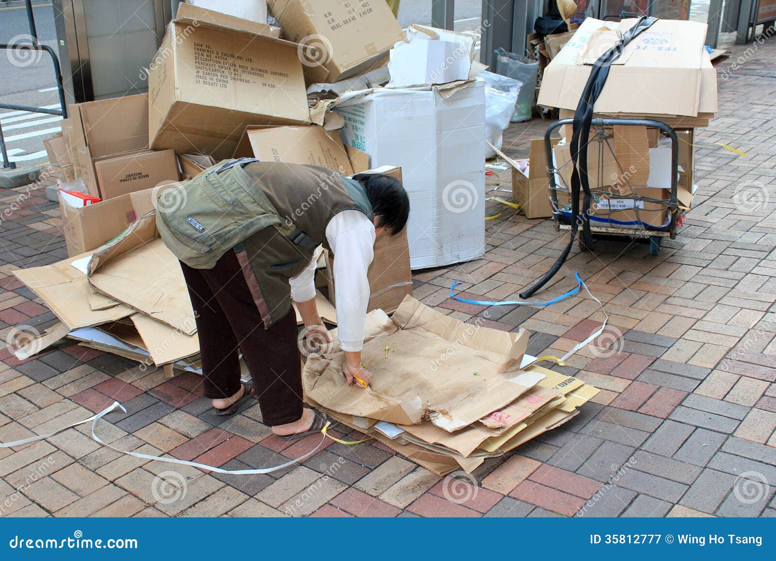 Persona Di Ragpicker in Hong Kong Fotografia Editoriale - Immagine di ...