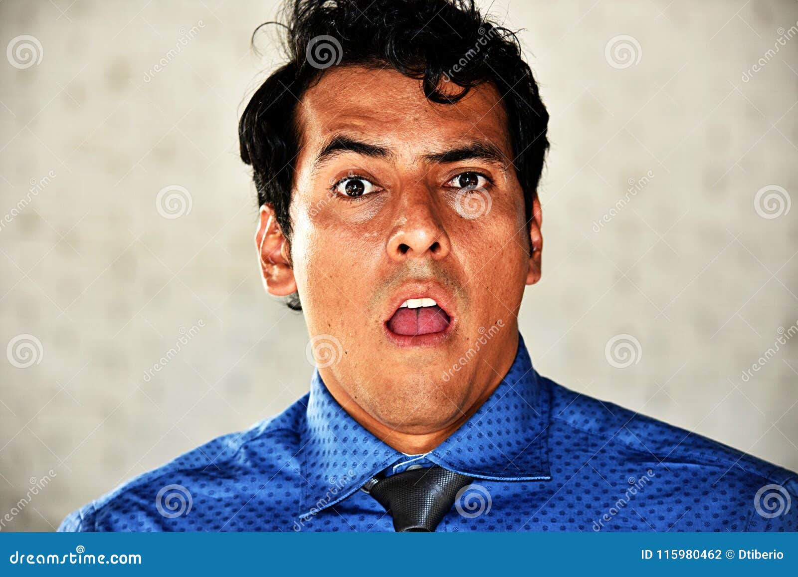 Persona hermosa chocada foto de archivo. Imagen de miradas - 115980462