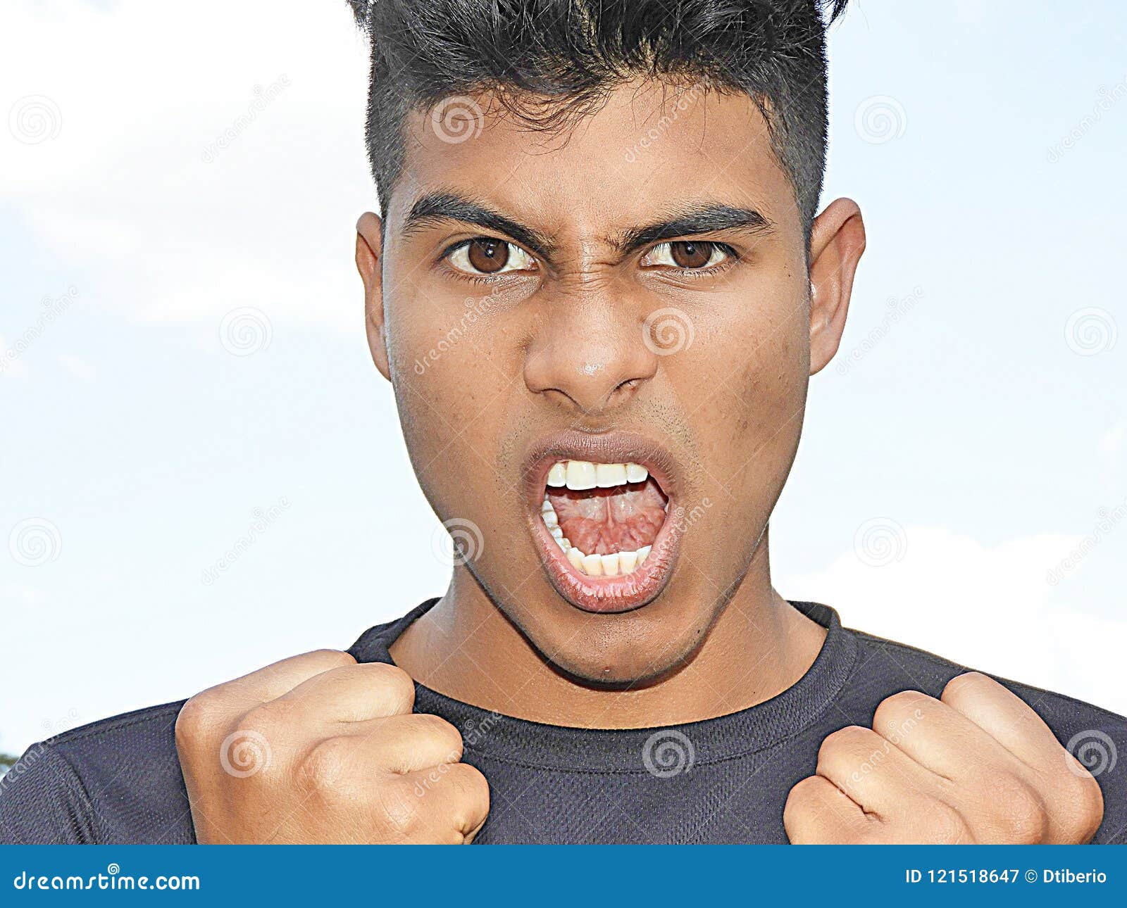 Persona joven enojada imagen de archivo. Imagen de enojado - 121518647