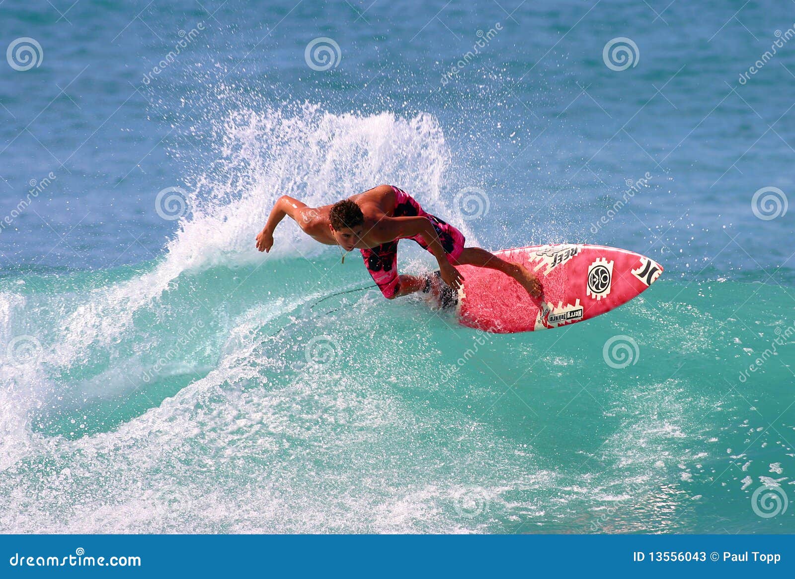 Persona Que Practica Surf Joel Centeio Que Practica Surf En Hawaii Foto ...